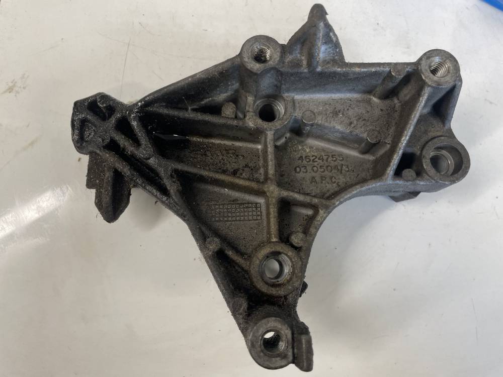 4624755 used Engine Mount Bracket and Gearbox Mount Bracket SAAB 9-3 ...