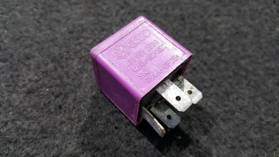 V23134B52X372 V23134-B52-X372, 431951253G Relay module Audi A6 2006 ...