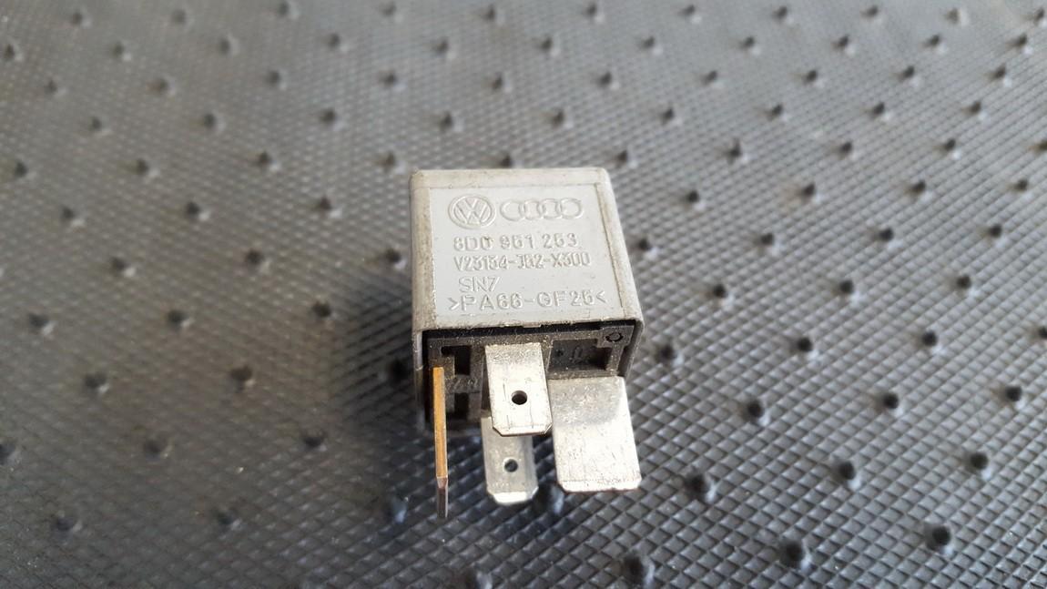 8D0951253 V23134-J52-X300, V23134J52X300 Relay module Volkswagen Passat ...