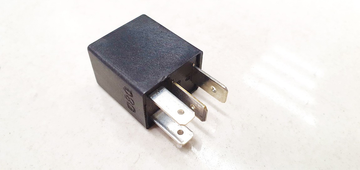 90229206 452 Relay module Opel Zafira 2000 2.0L - EIS00957119 | Used ...