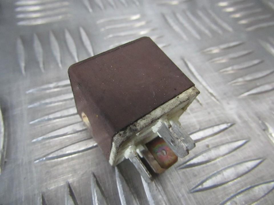7700810927B Renault Clio 1996 Relay module | EuroImpex