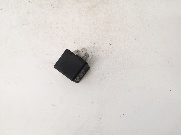 8k0951253 used Relay module Volkswagen Caddy 2010 2.0L - EIS01627326 ...