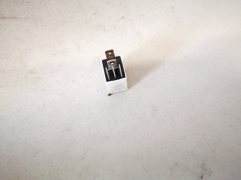 9522538050 95225-38050 Relay module Kia Sorento 2004 2.5L - EIS01617367 ...