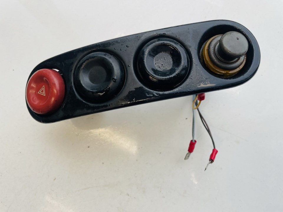7700351884 Renault Master 2002 Hazard switch | EuroImpex