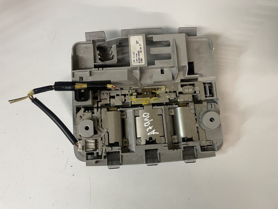 8126305230 81263-05230, 17675013 Front Interior Light Toyota Corolla ...