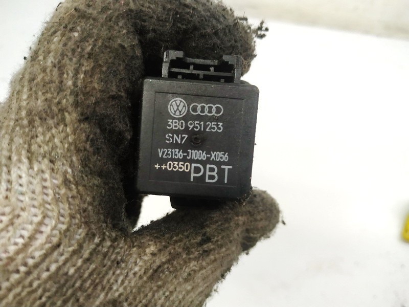 8A0937530 V23136J1006X056 Glow plug relay Volkswagen Passat 2004 2.0L ...