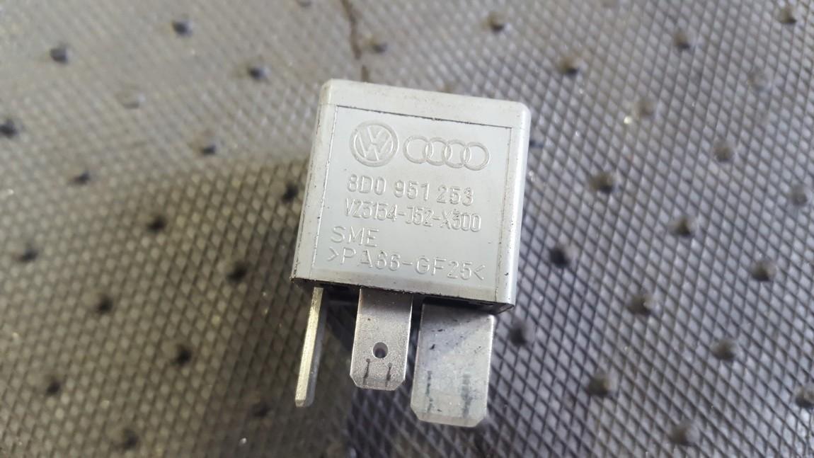 8D0951253 V23134-J52-X300 Relay module Audi A4 2001 - EIS00227613 ...