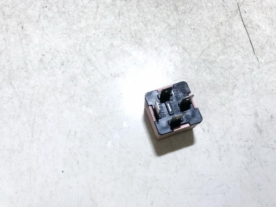 8200338695 used Relay module Renault Megane 2006 1.5L - EIS00827642 ...
