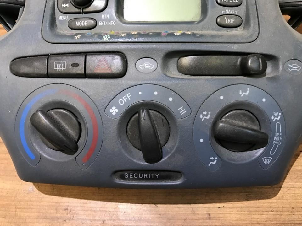 n/a Climate Control Panel (heater control switches) Toyota Yaris 2001 2 ...