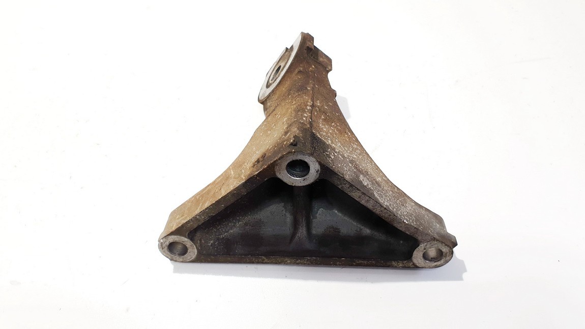 used used Engine Mount Bracket and Gearbox Mount Bracket Subaru Legacy ...