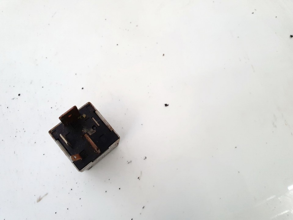 357911253 used Relay module Volkswagen Passat 1993 1.9L - EIS01437806 ...