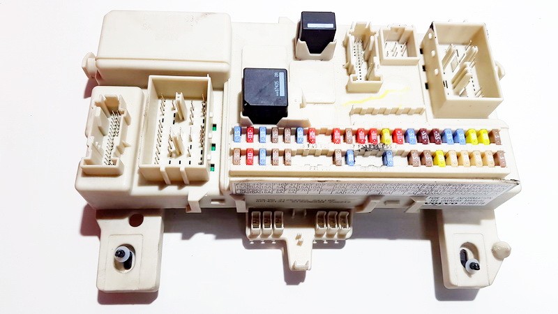 31254903 00142134, 519096804 Fuse box Volvo C30 2008 2.0L - EIS00887907 ...