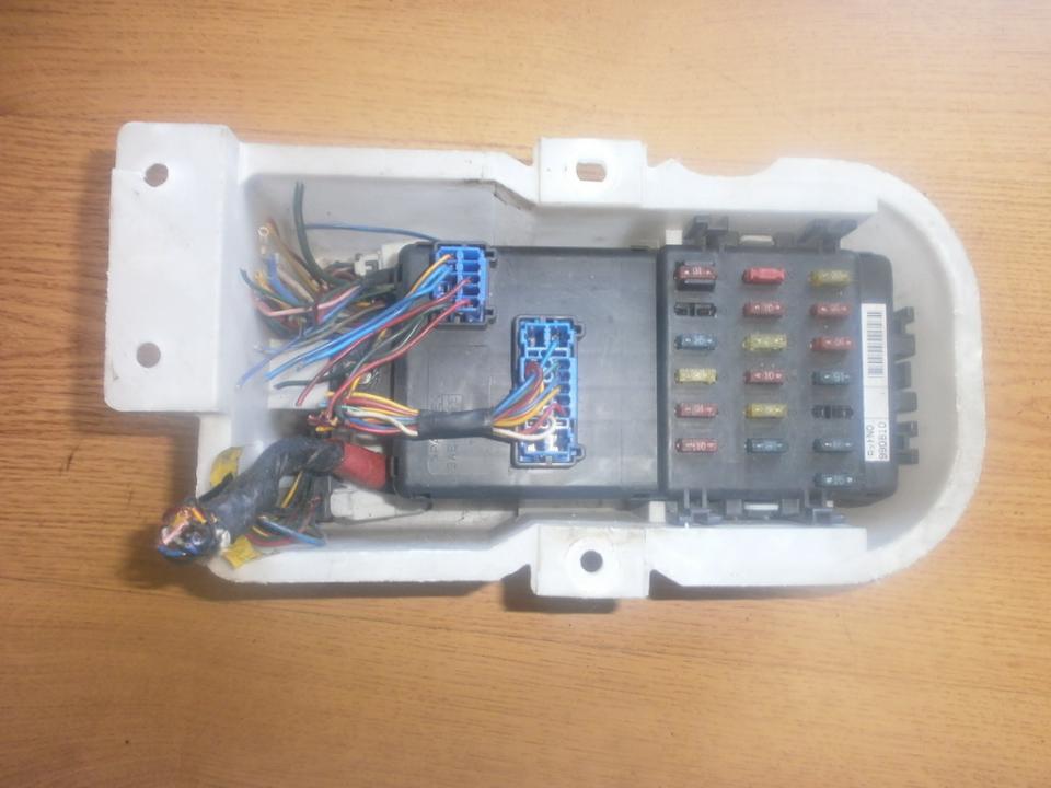 990810 Fuse box Kia Carnival 2000 2.5L - EIS00017933 | Used Auto Parts Shop