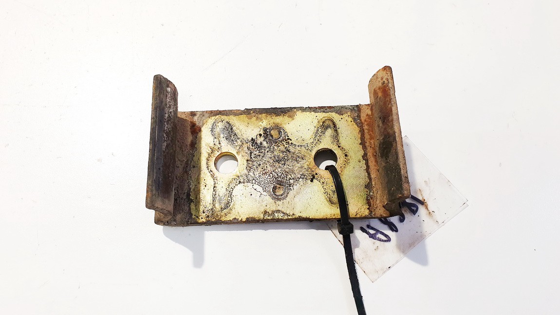 used used Engine Mount Bracket and Gearbox Mount Bracket Mercedes-Benz ...