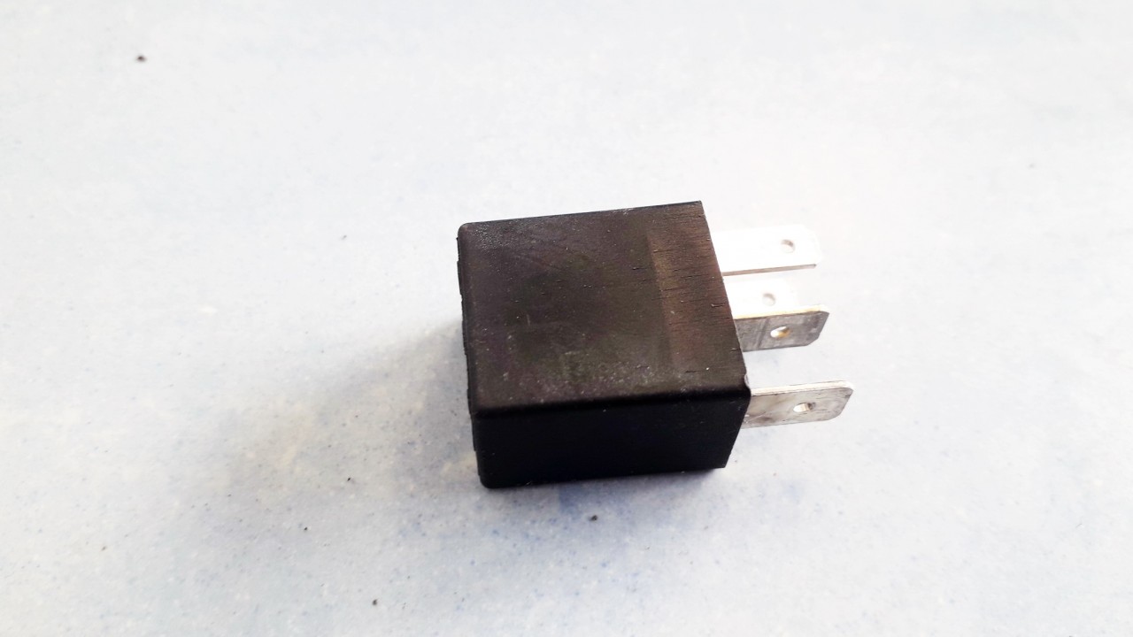 90229206 USED Relay module Opel Vectra 1998 2.0L - EIS00888120 | Used ...