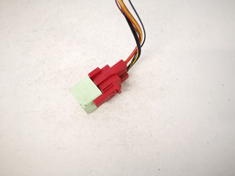 4h0951253 v23136-j0006-x079 Relay module Skoda Fabia 2016 1.2L 5EUR ...