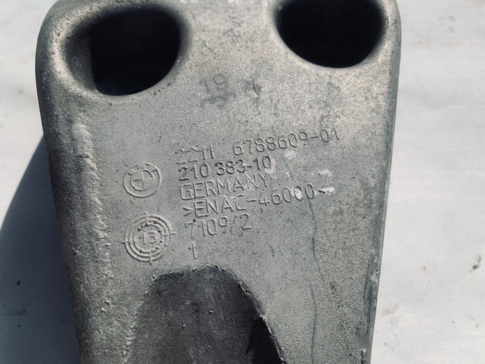 22116788609 22116788609-01 Engine Mount Bracket and Gearbox Mount ...