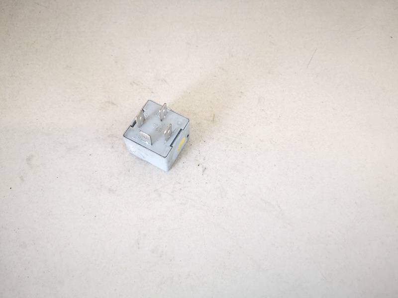 141951253b 20240072 Relay module Skoda Fabia 2008 1.9L - EIS01988251 ...