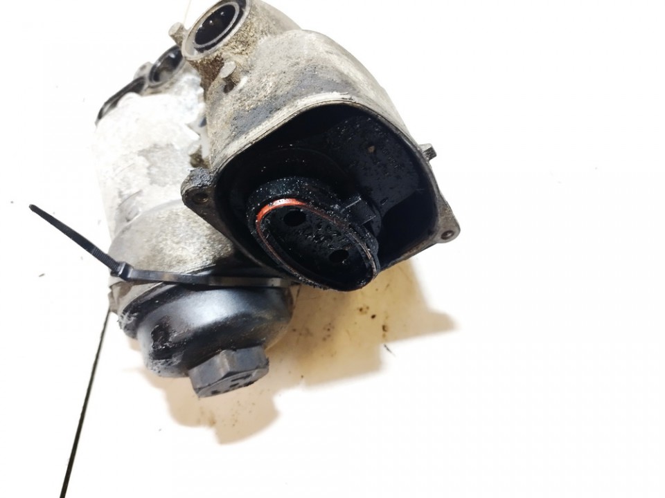 08642839 Oil Filter Housing (oil filter cooler) Volvo V70 2003 2.4L ...