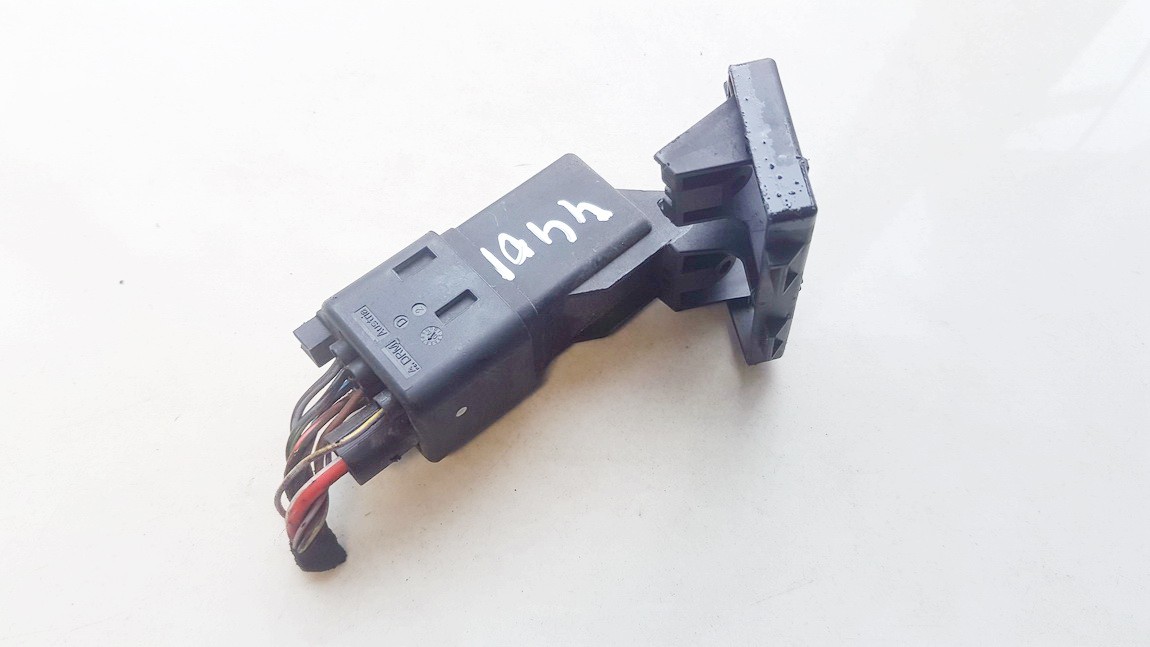 0281003038 038907281d Glow plug relay Volkswagen Touran 2008 1.9L ...