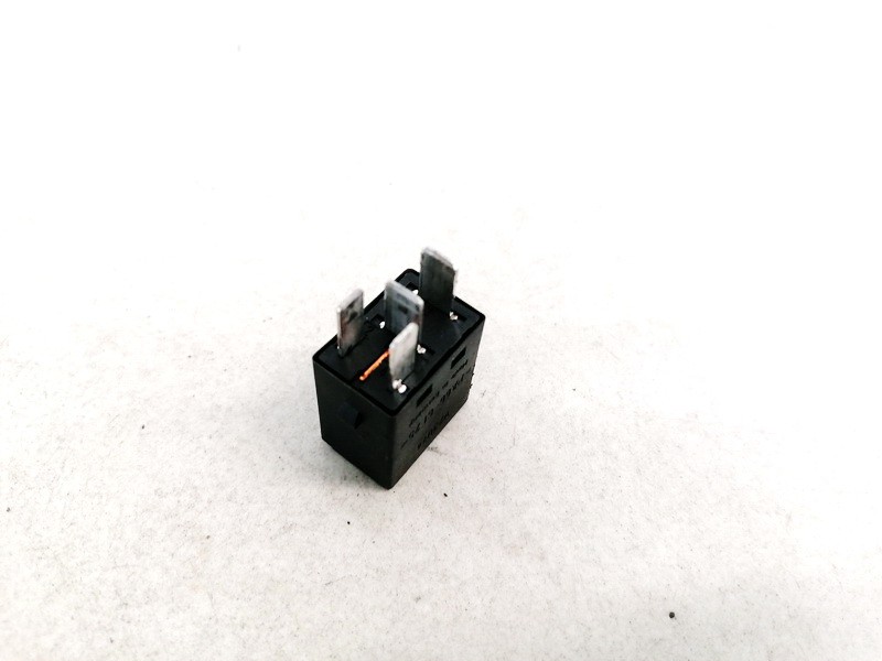 MB953382 428 Relay module Volvo V40 1999 1.8L - EIS01188401 | Used Auto ...