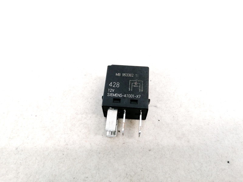 MB953382 428 Relay module Volvo V40 1999 1.8L - EIS01188401 | Used Auto ...