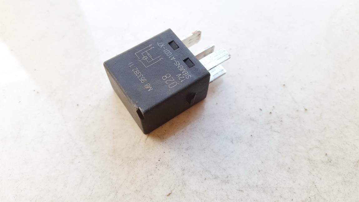 MB9533821 USED Relay module Volvo S40 1998 1.9L - EIS00778410 | Used ...