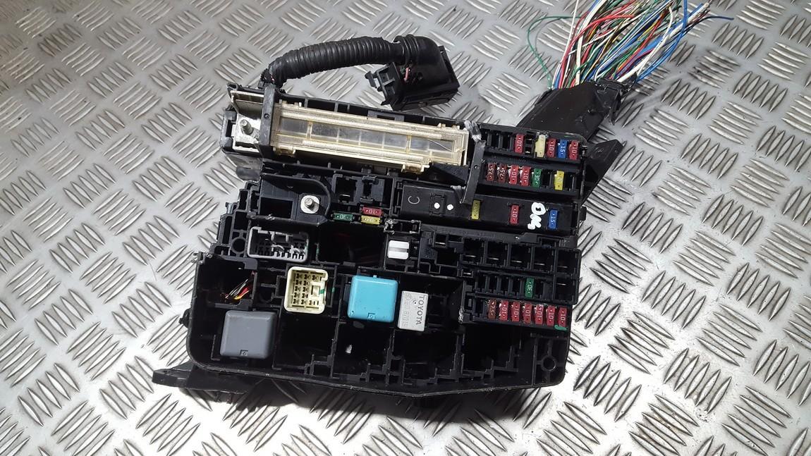 7233r0a2 5883r0a1 Fuse box Toyota Auris 2007 2.2L - EIS00488482 | Used ...