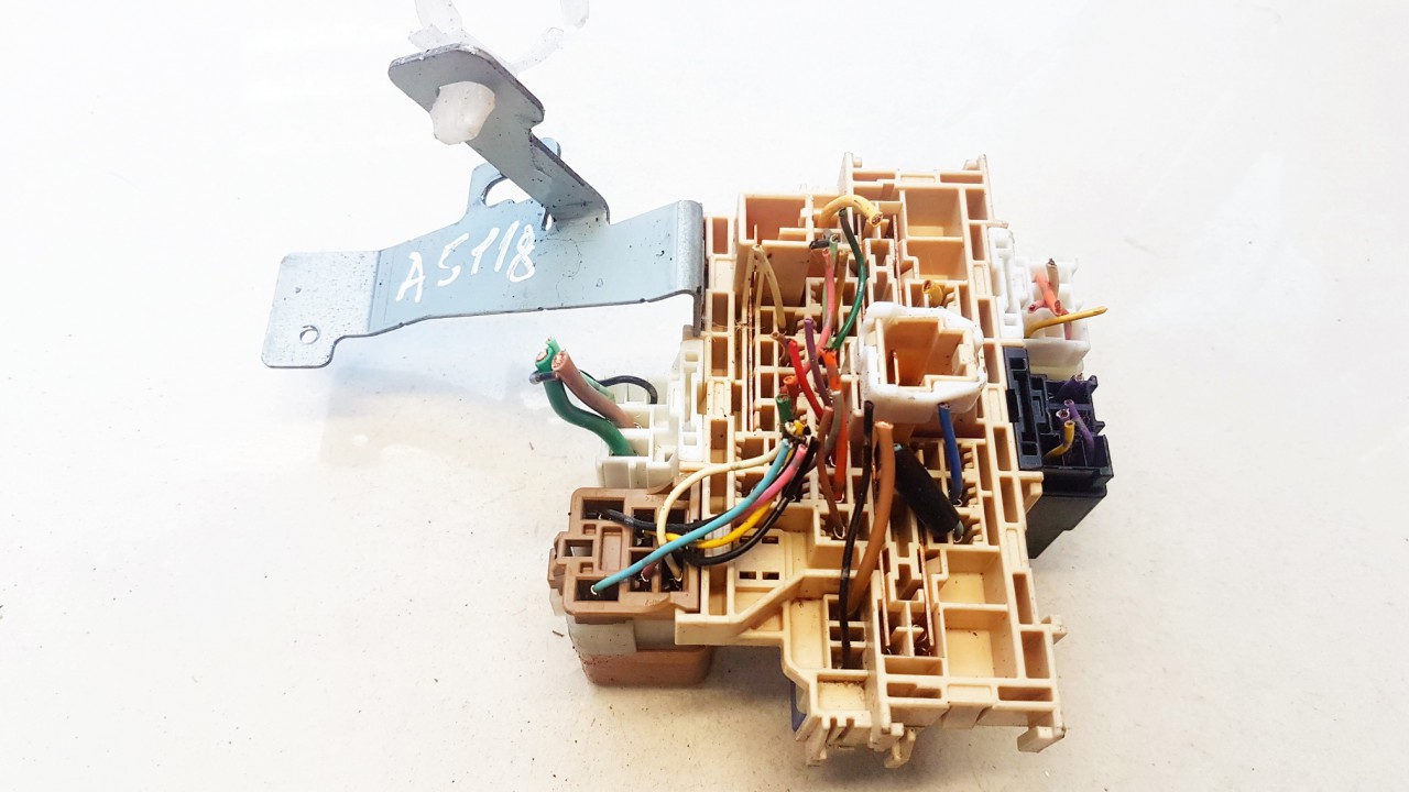 2523079917 0712010526 Fuse box Nissan X-Trail 2008 2.0L - EIS00948488 ...