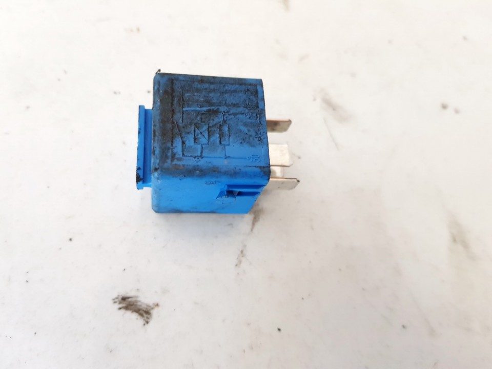 61366915327 61.36-6915327 Relay module BMW 5-Series 1994 - EIS01328747 ...