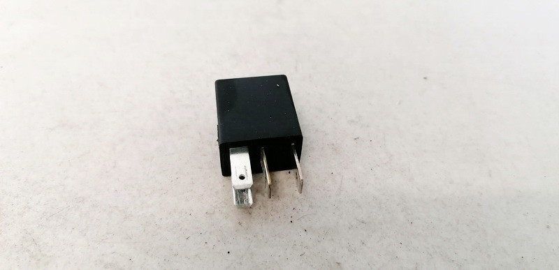 90229206 452 Relay module Opel Zafira 2000 2.0L - EIS01068795 | Used ...