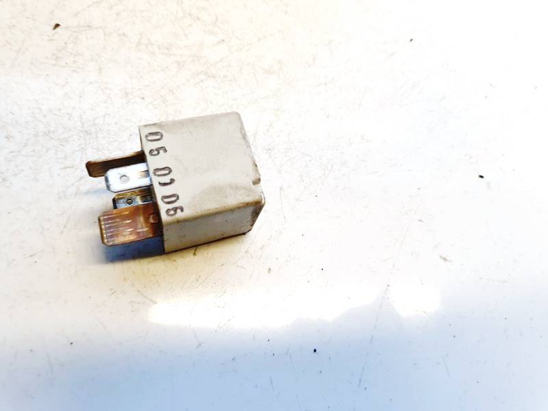 8e0951253 614 Relay Module Audi A4 2005 2 0l Eis02208810 Used Auto