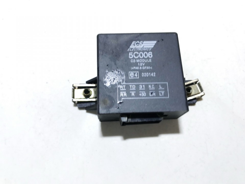 5c006 used Tow bars relay (Trailer Module) Chrysler Voyager 2003 2.5L ...