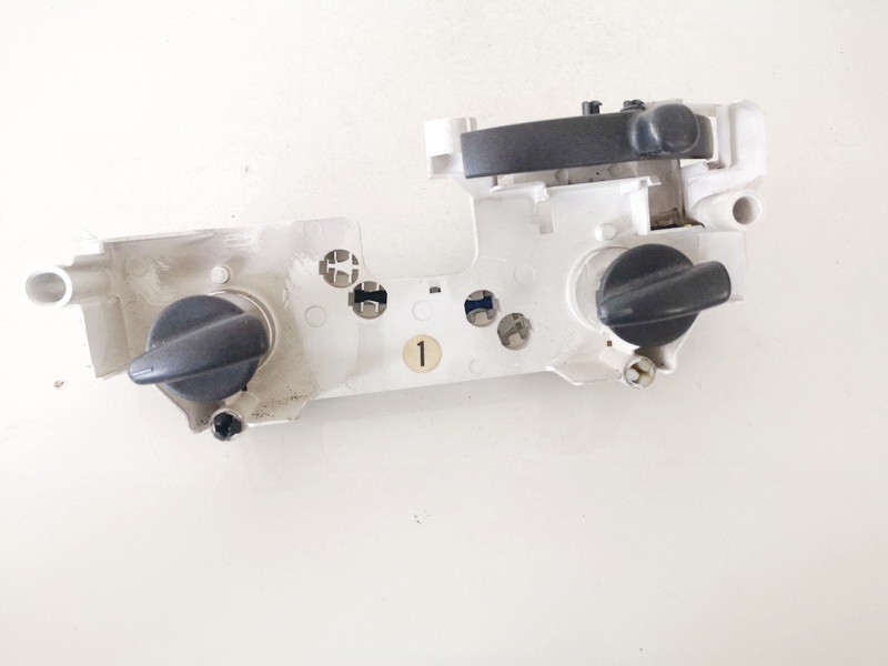 758277 Toyota Yaris Verso 2001 Climate Control Panel (heater control ...