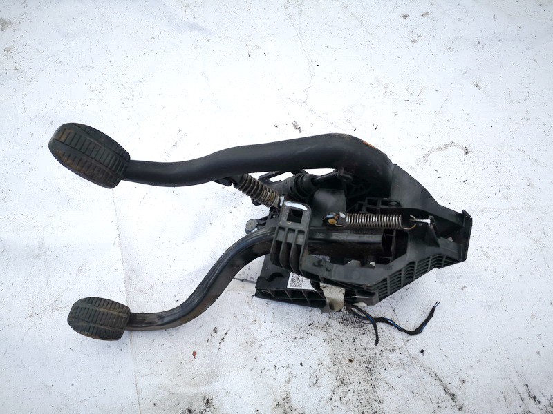 687084803 6870848-03, 81007133-b Master clutch cylinder BMW 2-Series ...