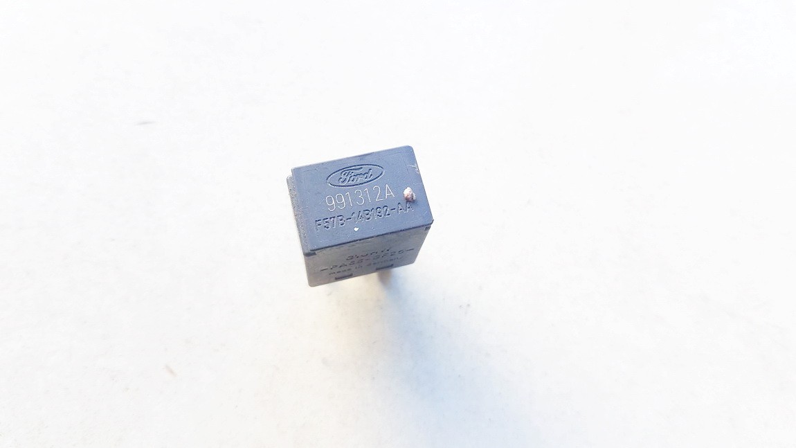 f57b14b192aaa f57b-14b192-aa Relay module Ford Focus 1999 1.8L 4EUR ...