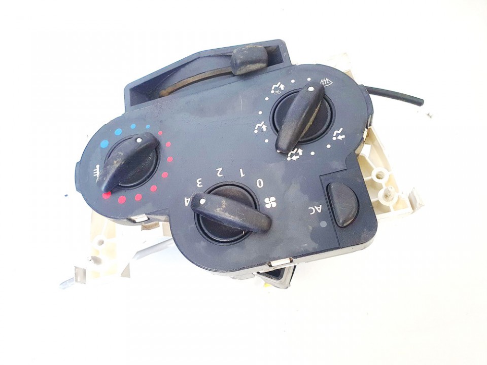 69577010 used Climate Control Panel (heater control switches) Dacia ...