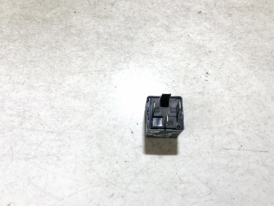 8d0951253a v23134b52x301 Relay module Volkswagen Passat 1999 1.9L ...