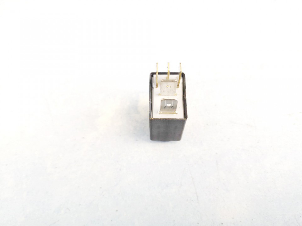 95vw10k705ea 7m0951253c Relay module Volkswagen Caddy 2005 1.9L ...