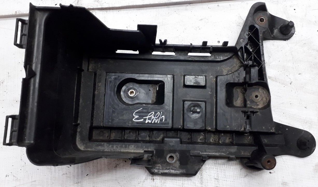 1K0915333 USED Battery Boxes - Trays Volkswagen Passat 2006 2.0L ...