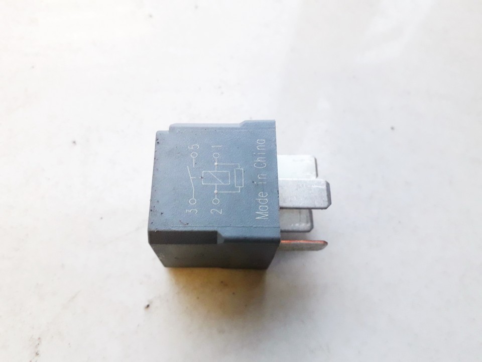13500118 USED Relay module Chevrolet Orlando 2012 2.0L - EIS00919091 ...
