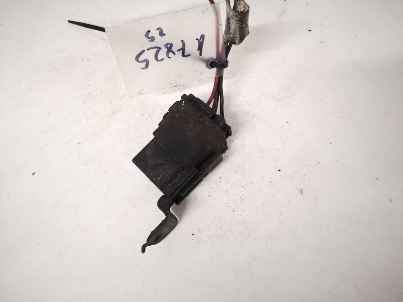 04868478aa used Relay module Chrysler Voyager 2004 2.5L - EIS01589109 ...
