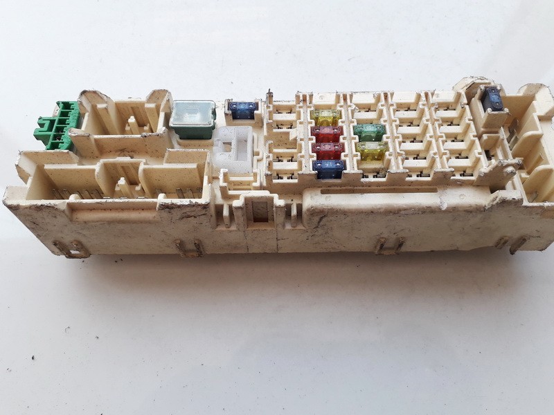 4E17A TWSBG5A Fuse box Mazda 323 1995 - EIS00819114 | Used Auto Parts Shop