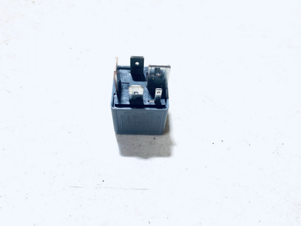 1k0906381 v23134-b52-x426 Relay module Volkswagen Golf 2005 1.6L ...