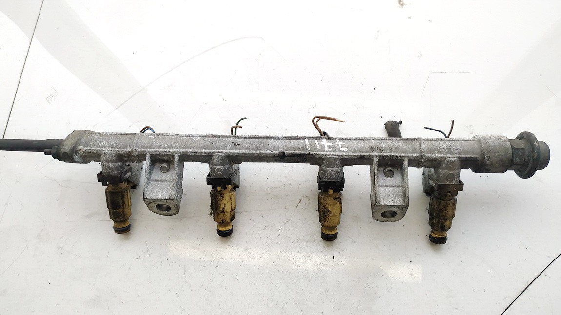 USED USED Fuel injector rail (injectors)(Fuel distributor) Hyundai ...