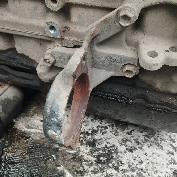 used used Engine Mount Bracket and Gearbox Mount Bracket Toyota Avensis ...