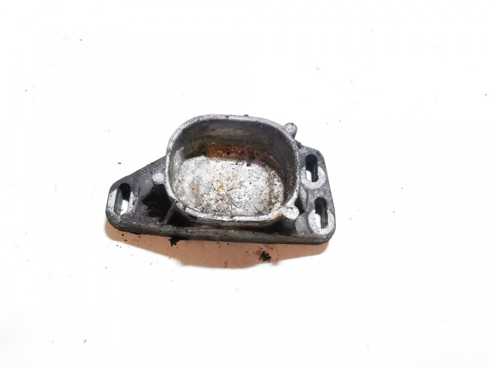 8d0199335q used Engine Mount Bracket and Gearbox Mount Bracket ...