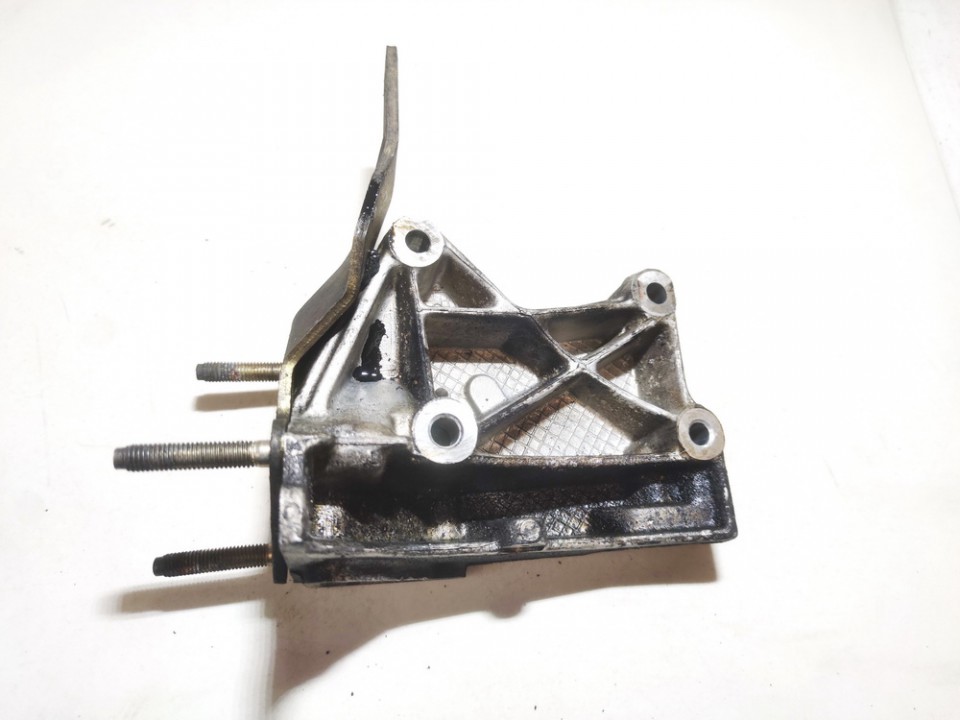used used Engine Mount Bracket and Gearbox Mount Bracket Peugeot 106 ...