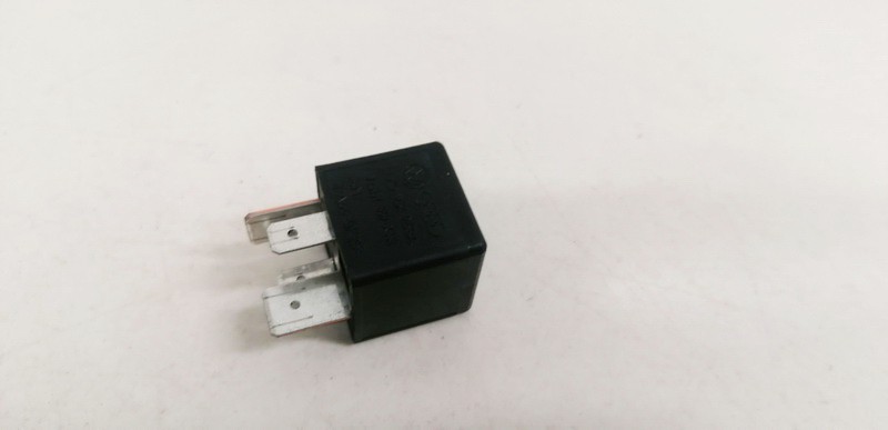 3D0951253A V23134-B59-X418 Relay module Audi A3 2003 2.0L - EIS01289614 ...