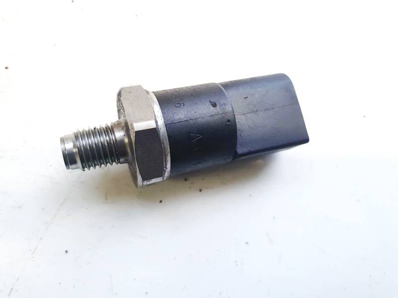 0281002239 08921000445 High pressure fuel line sensor Mercedes-Benz A ...